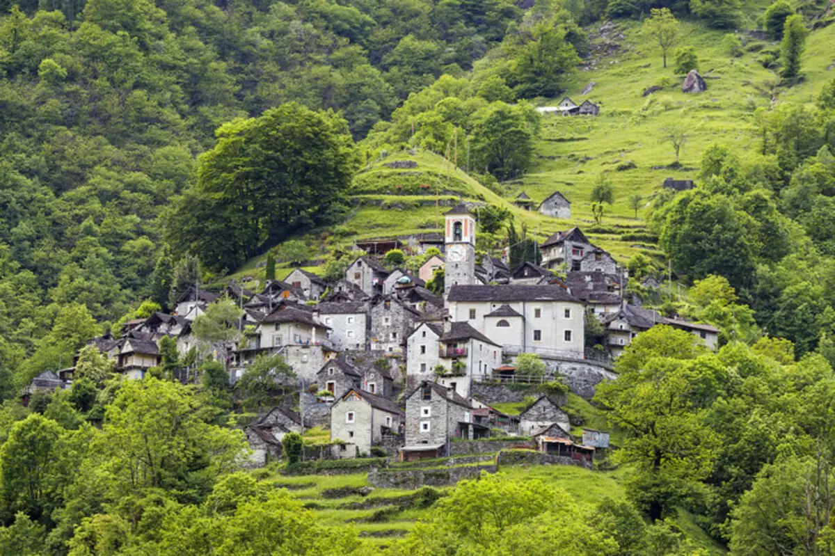 الصورة رقم 1 - يتم تحويل مصغرة القرية السويسرية في الفندق