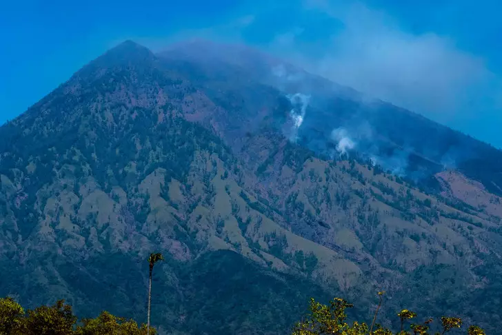 फोटो नम्बर 1 - ज्वालामुखी विस्फोटनको धम्कीको कारणले बाली घोषणा गरिएको छ
