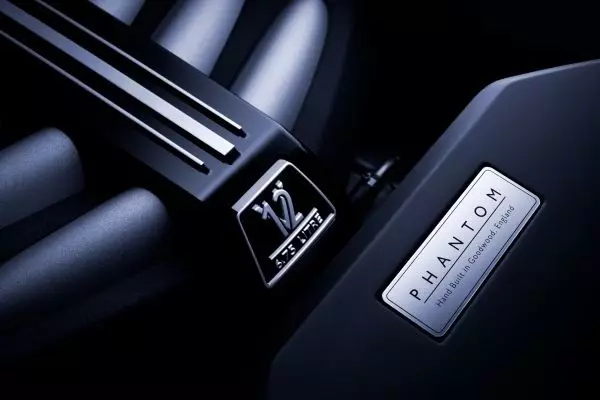 Photo №14 - Rolls-Royce Phantom Viii: ဇိမ်ခံကားအများဆုံးကားကိုအချိန်အစမှတင်ပြသည်