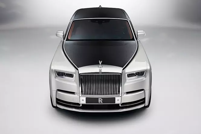 Photo №2 - Rolls-Royce Phantom Viii: ဇိမ်ခံကားအများဆုံးကားကိုအချိန်အစမှတင်ပြသည်