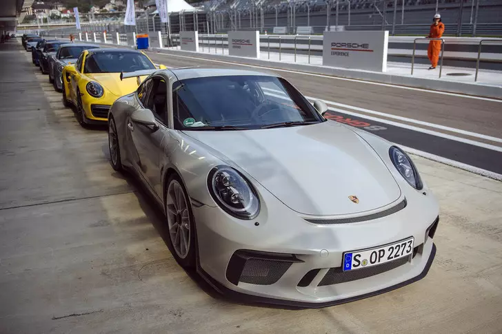 Wêne .11 - Porsche Vîrus: Meriv çawa li ser hemî modelên brandê otomobîlê di yek rojê de siwar bibe