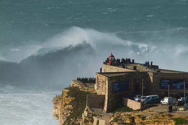 Portegal sûnder Lissabon: Magic Slecks, Enorme Waves en Memlân Portver 31334_27