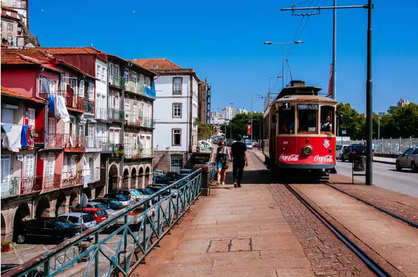 Portugal pasina Lisbon: Mashiripiti Locks, mafungu makuru uye mamayland portver 31334_45