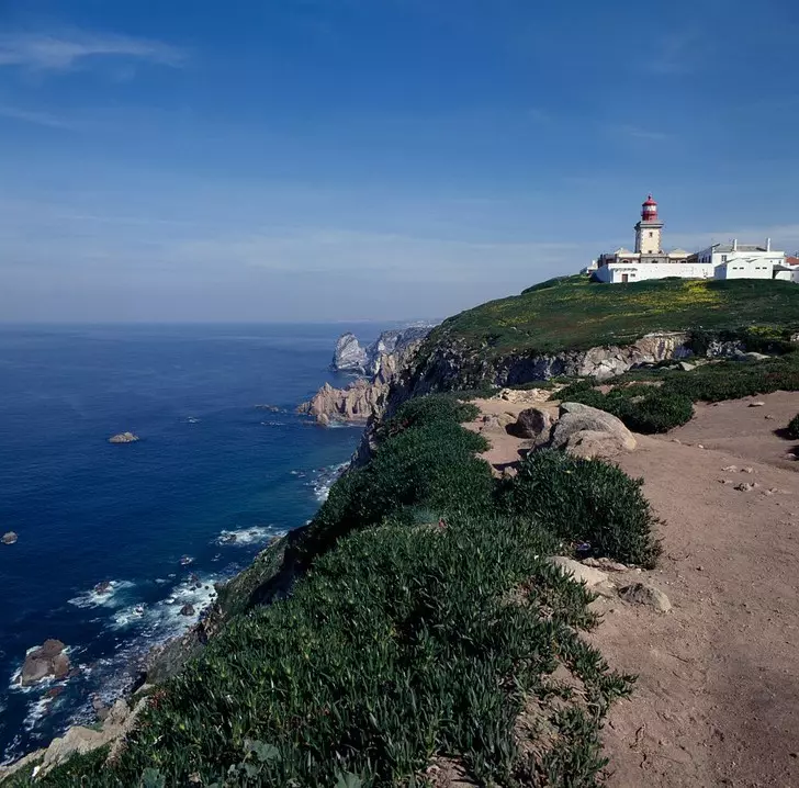 Foto №3 - Portugal utan Lissabon: Magiska lås, stora vågor och moderlands portherina