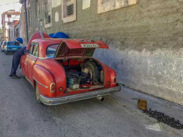 Llegenda de rodes: on anar a fer un passeig als cotxes rars 31357_10