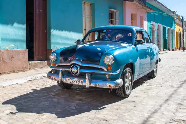 Legenda sobre rodas: onde ir para andar em um carro raro 31357_9