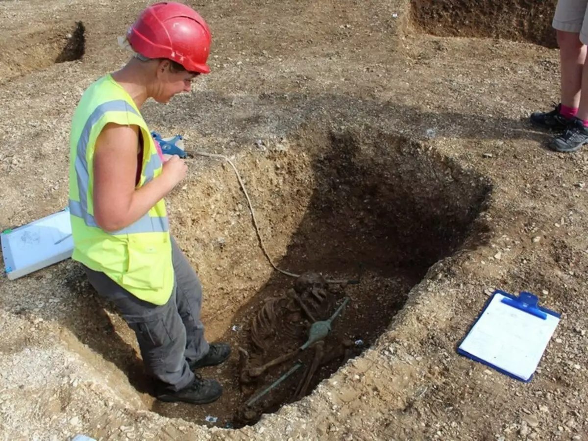 Nel Regno Unito trovò la tomba dei 