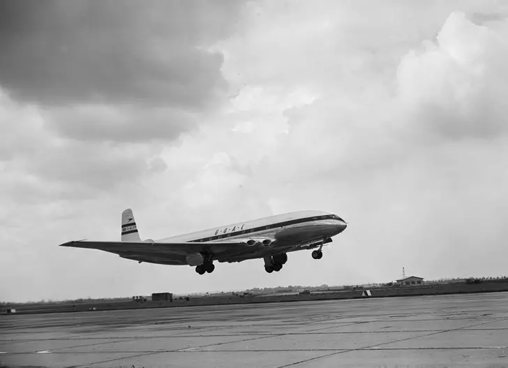 Valokuva numero 6 - edellä, nopeampi: 5 virstanpylväitä matkustaja-ilmailun historiassa