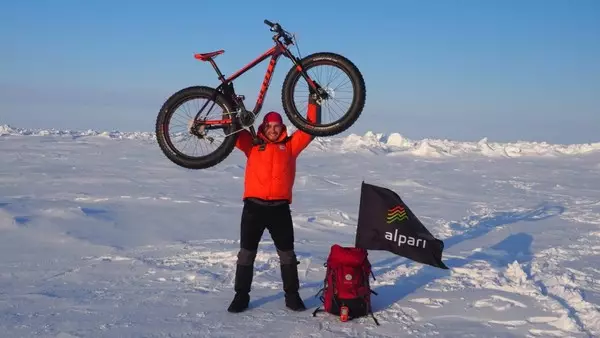 مسافر روسی، قطب شمال را با دوچرخه سوق داد 32046_4