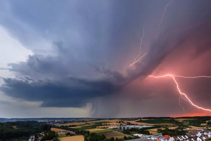 Zdjęcie №1 - znacznie częściej na zamek błyskawiczny Ziemia