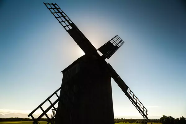 Terra di cicogne e mulini a vento: cosa guardare l'isola estone di Saaremaa 32424_5