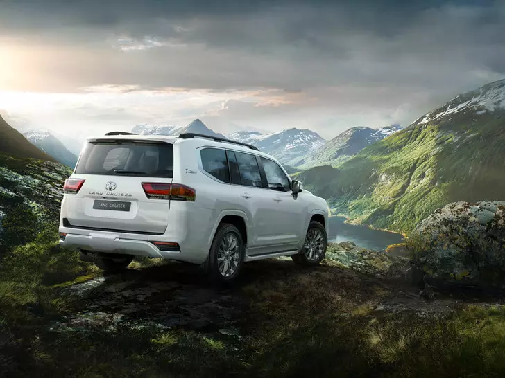 Photo №3 - Toyota introduced a new generation Land Cruiser 300