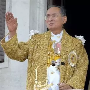 Fọto №1 - King of Thailand ṣiwaju gbogbo