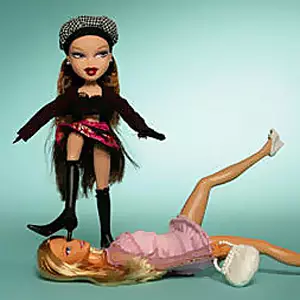 Foto №1 - Barbie kontraŭ Bratz