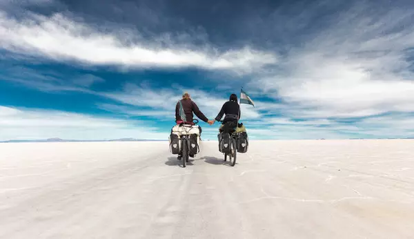 Valkoinen aavikko Sun: Uyuni - suurin suolakurkku maailmassa 36218_5