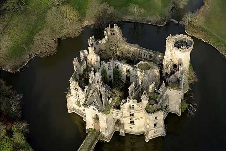 Photo №1 - Plus de 10 000 étrangers ont acheté un château français
