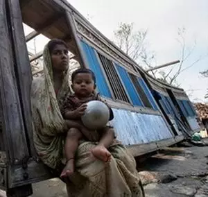 Photo number 1 - the number of victims of the cyclone in Bangladesh increased to 3 thousand.