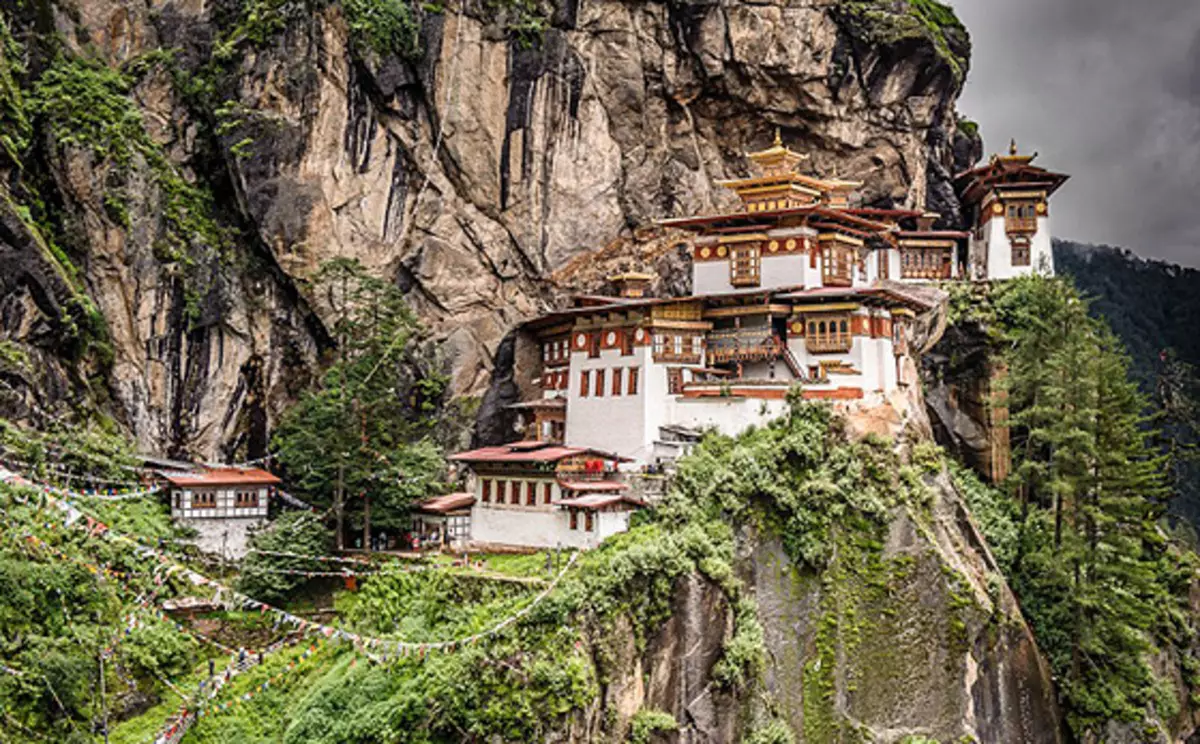 Foto číslo 1 - místo dne. Klášter Taktsang-lakhang (Bhútán)