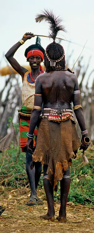 Photo number 3 - blows of fate: for which men of the Ethiopian tribe beat their women