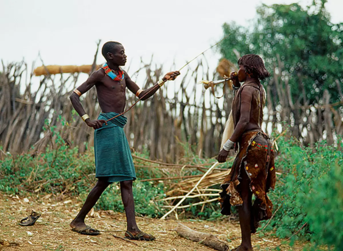 Photo №5 - blows of fate: for which men of the Ethiopian tribe beat their women