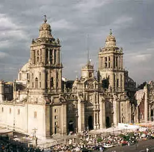 Ảnh №1 - Nhà thờ tại Mexico City đã tiết kiệm