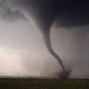 Foto №1 - en la usona rastado-tornado