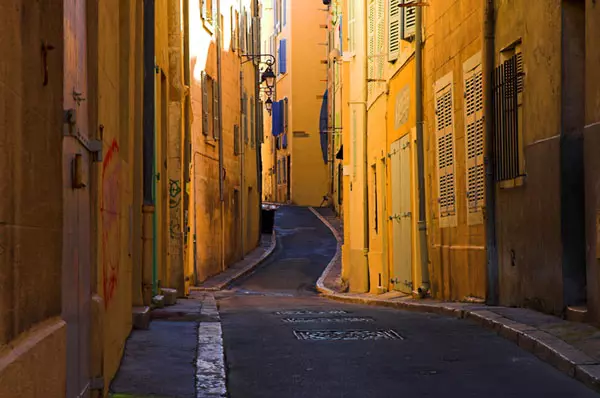 Foto Numri 2 - Pranë Marseille