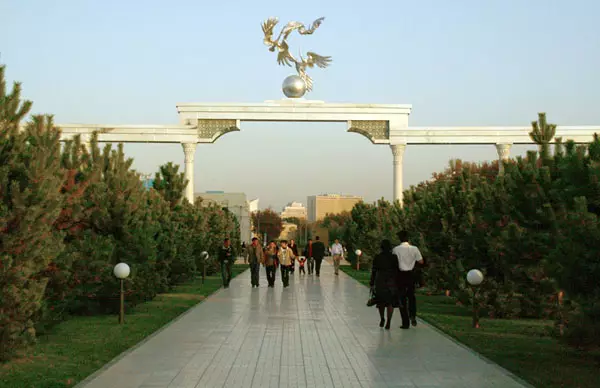 Gambar №3 - Chinars convented masa kanak-kanak Tashkent