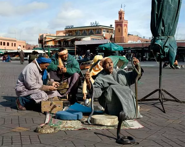 Picha №2 - Jemaa-El Fna. Eneo la wafu, kutoa furaha.