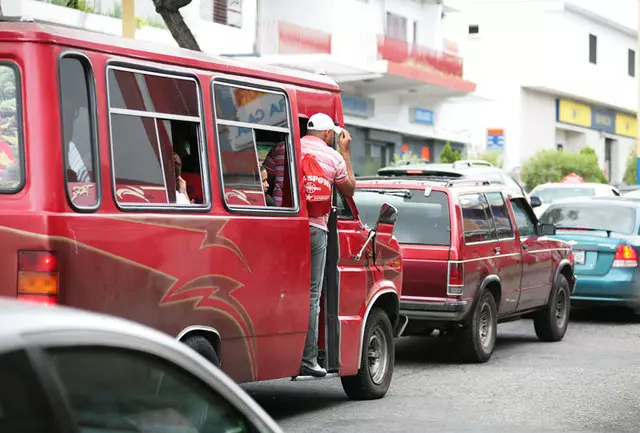 Foto №4 - Eksperimenti socialist Bolivar dytë