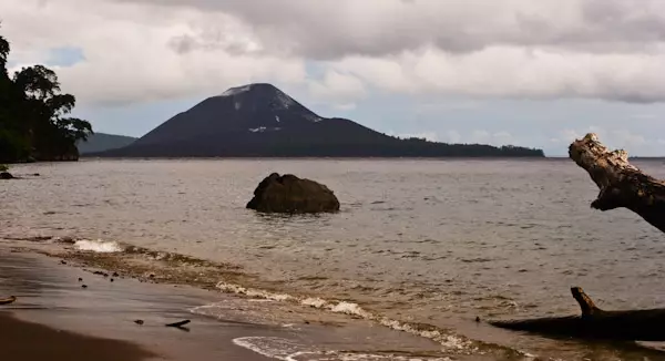 Fotografie №2 - neklidná rodina Krakatau