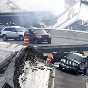 Photo №1 - Bridge collapsed in the USA