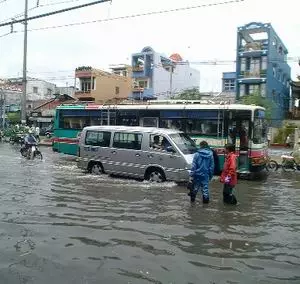 Foto №1 - Floods yn Fietnam bewearden 65 minsken