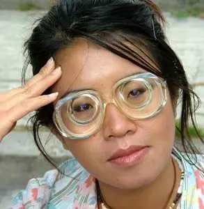 FOTO №1 - Millioner af mennesker i verden slid uregelmæssige briller