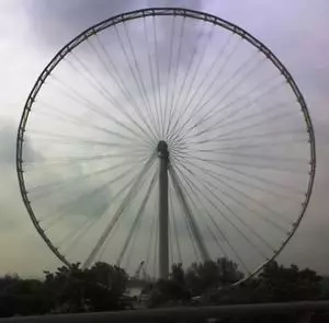 Foto №1 - në Singapor, ndërtoi rrotën më të madhe të mallkuar në botë