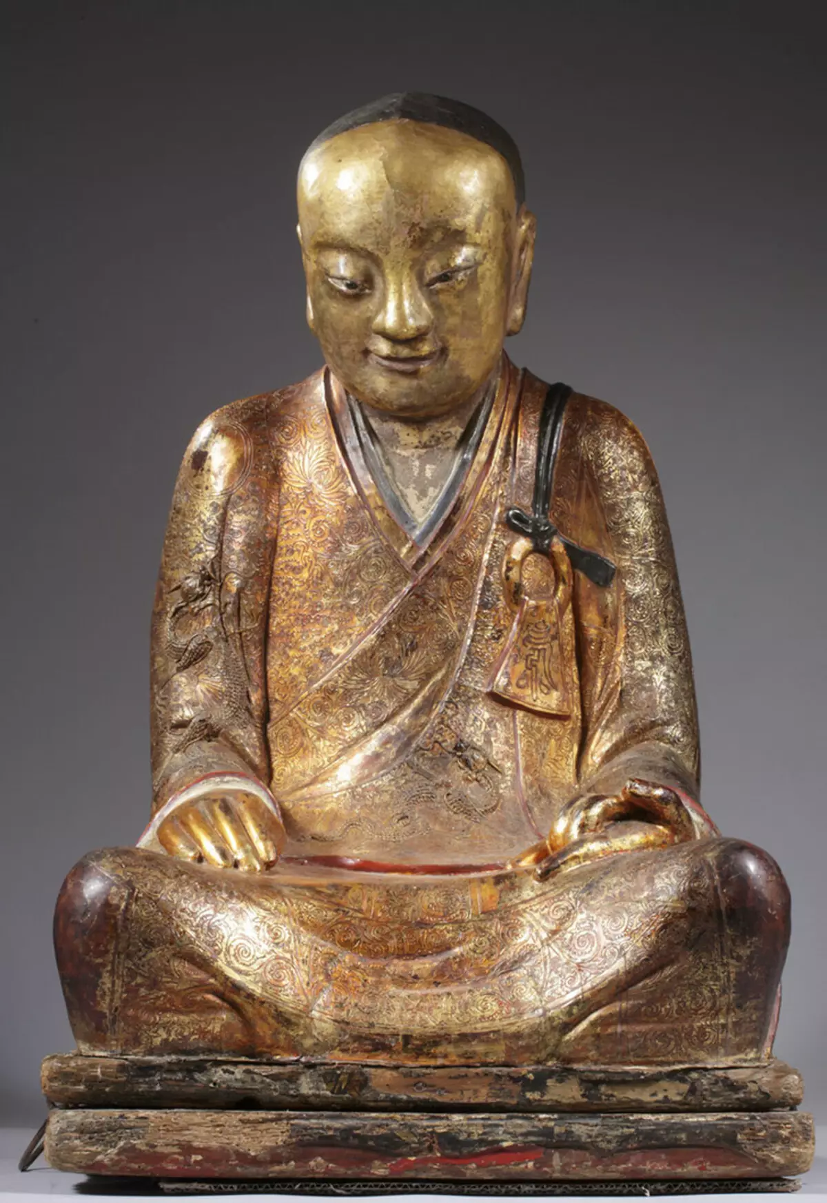 Foto nummer 1 - Een duizendjarige mummie van een mediterende monnik werd gevonden in het Boeddhabeeld