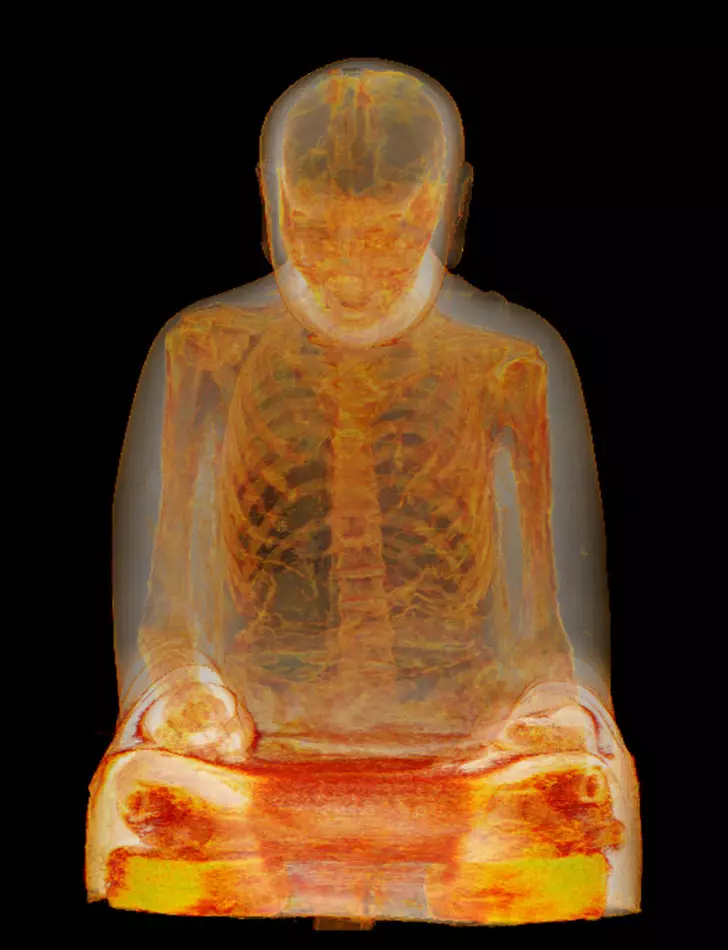 Foto nummer 2 - En tusindåret mumie af den mediterende munk blev fundet i statuen af ​​Buddha