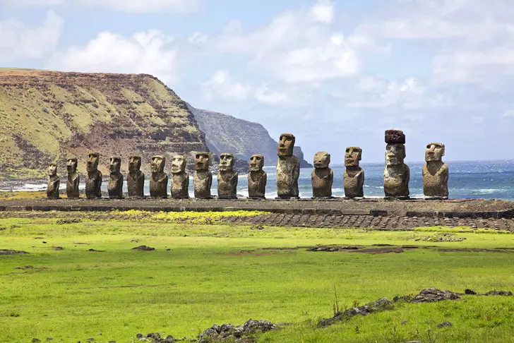 Լուսանկարը 1 - Զատկի կղզու արձանները, կլիմայի փոփոխության պատճառով ոչնչացման սպառնալիքով