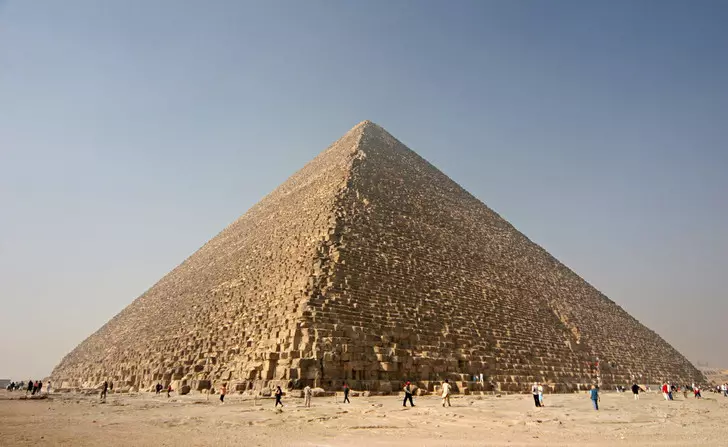Fotografovanie №1 - Slávna pyramída Heops sa ukázala byť nedokonalá