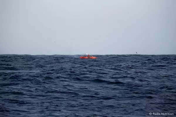 Fedor Konyukhov πρώτη στον κόσμο πρησμένο τον Ειρηνικό Ωκεανό σε ένα κατώτερο βάρκα 47615_1