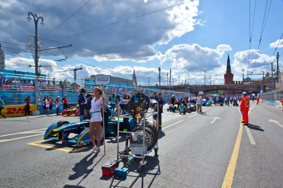 Foto nummer 3 - Auto racen van de toekomst: een bezoek aan Jaguar Racing op formule E