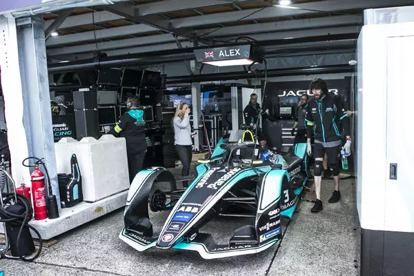 Auto Racing Office: Боздид аз мусобиқаҳои Jaguar дар формула e 47811_35