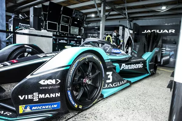 Autoracen van de toekomst: een bezoek aan Jaguar Racing op formule e 47811_38