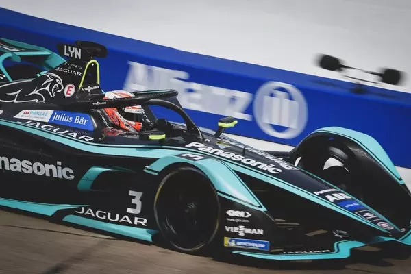 Nchekwa onwe nke Ọdịnihu: na-eleta Jaguar Racing na Usoro E 47811_41