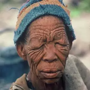 IBushmen ifuna ikhaya