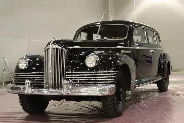 Foto Número 8 - Para envexar capitalistas: os 5 coches soviéticos máis luxosos