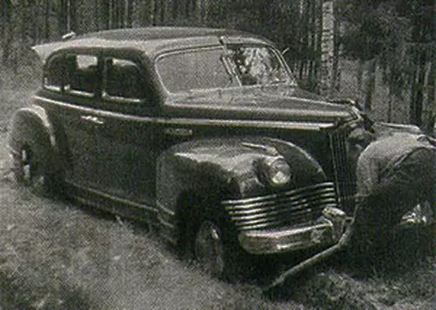 Foto número 9 - Para envexar capitalistas: 5 dos máis luxosos coches soviéticos