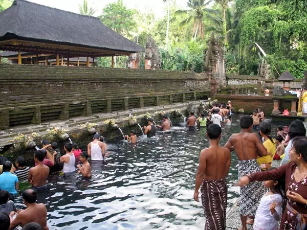 Fotoğraf Numarası 5 - Bali adasının kutsal sularının dini