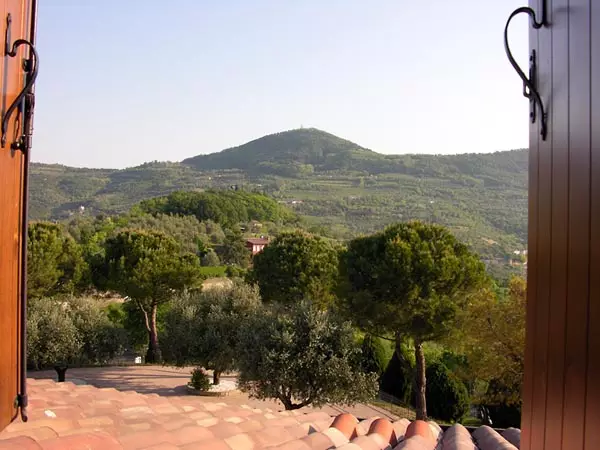 ბედნიერებისათვის, საკმარისი Tuscany Hills