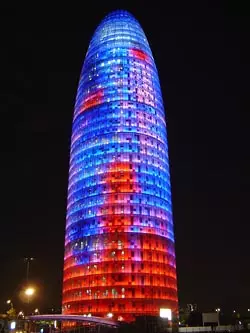 Foto Numero 5 - Barcelono en la lumo de maksimuma harmonio